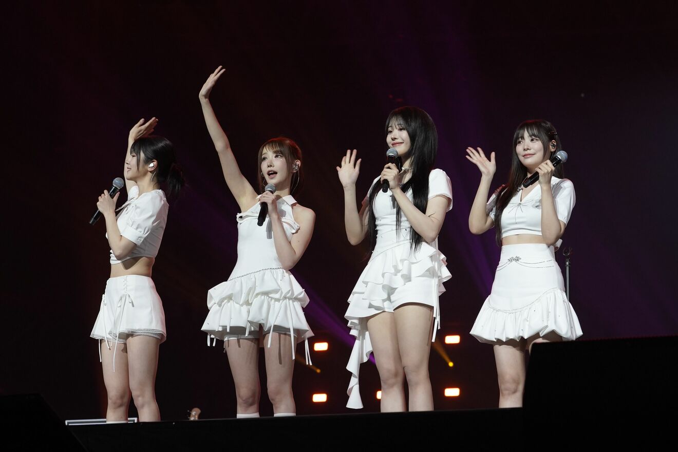 韓国ガールズバンドQWERが「KCON JAPAN」初参戦！大ヒット曲「悩み中毒」KCONバージョンを披露し会場興奮、純白衣装で日本ファンのハートを直撃！〈レポート〉 ｜ 韓国TVドラマガイド ...