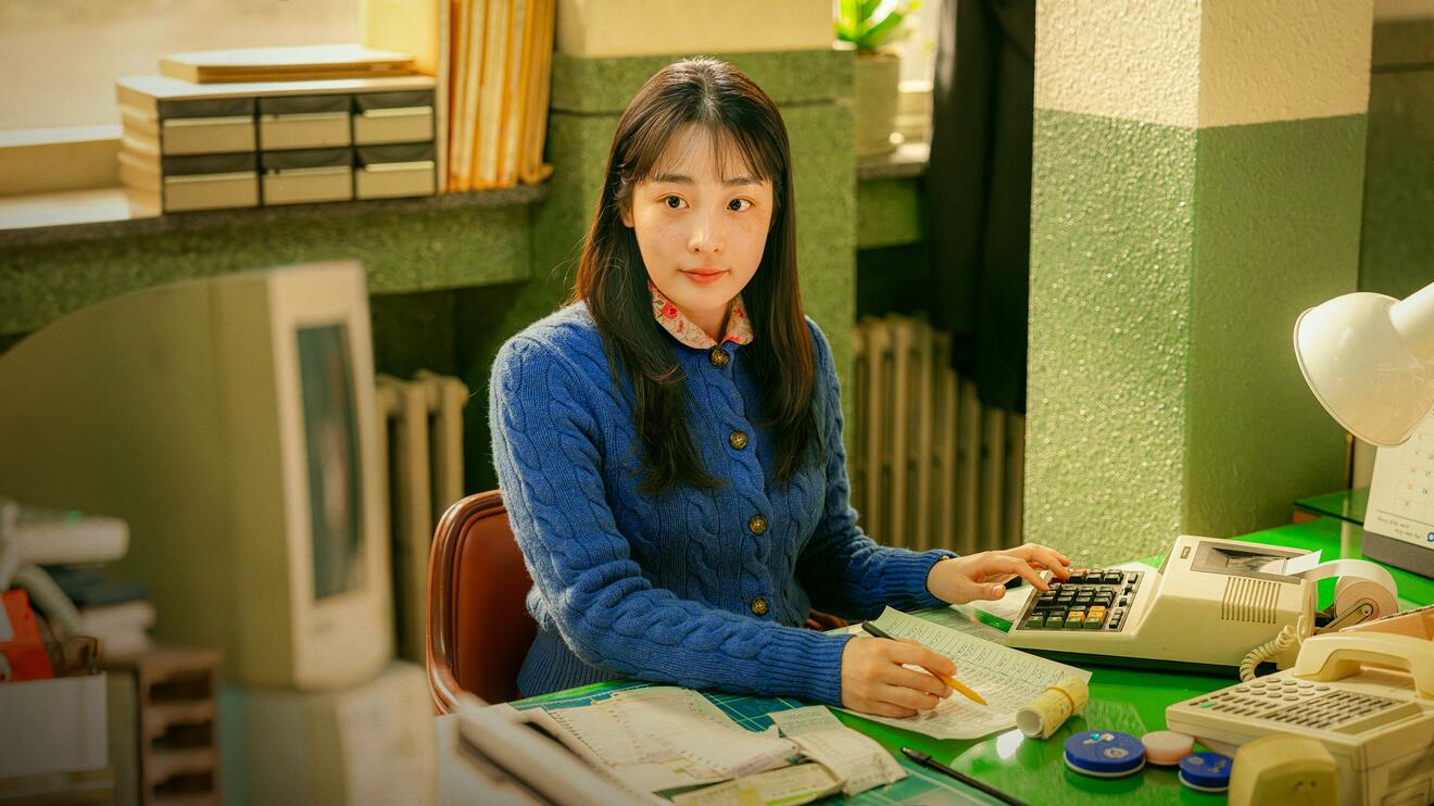 2PMジュノが熱演！Netflix『テプン商事』金がすべてのビジネス社会、「人が財産」を貫くテプン社長は失業時代のヒーローになるか【サランヘ ...
